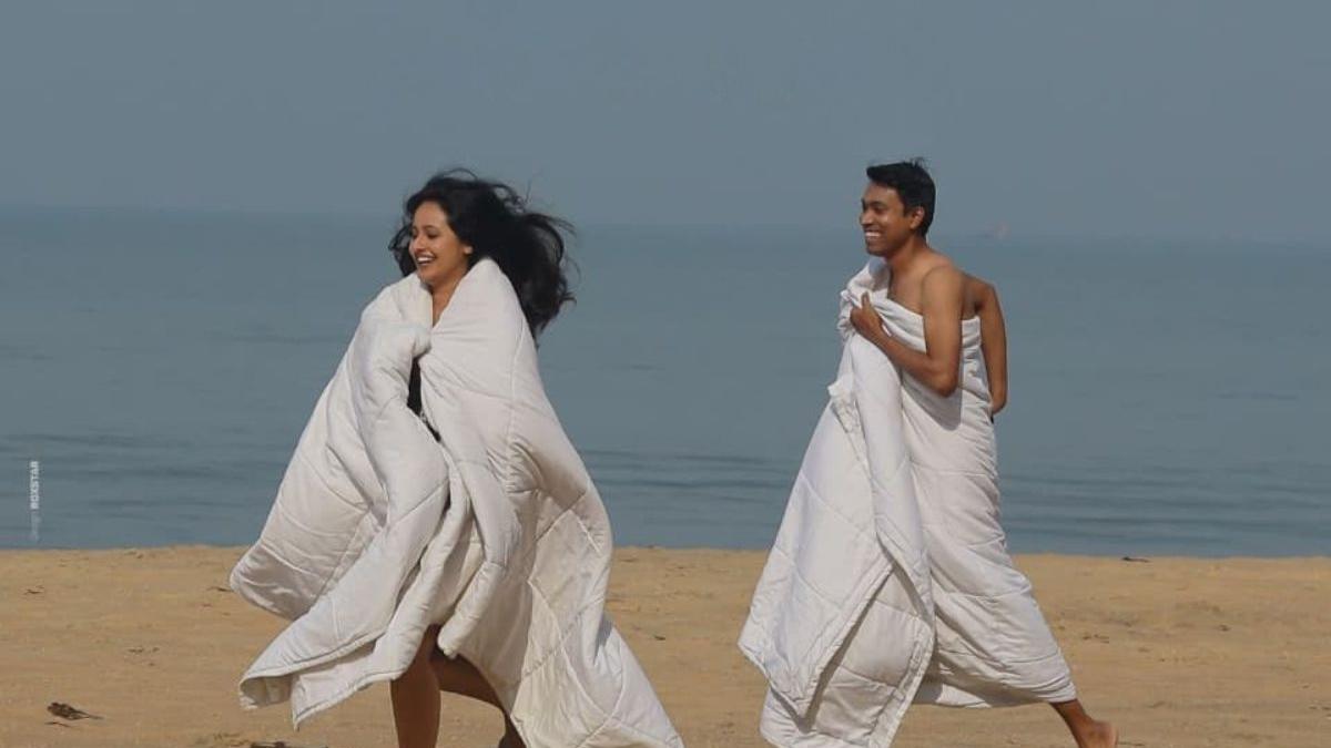 'സേവ് ദ ഡേറ്റ്' മാതൃകയിൽ ഒരു സിനിമാ പോസ്റ്റർ; അൽത്താഫ്-അനാർക്കലി ...