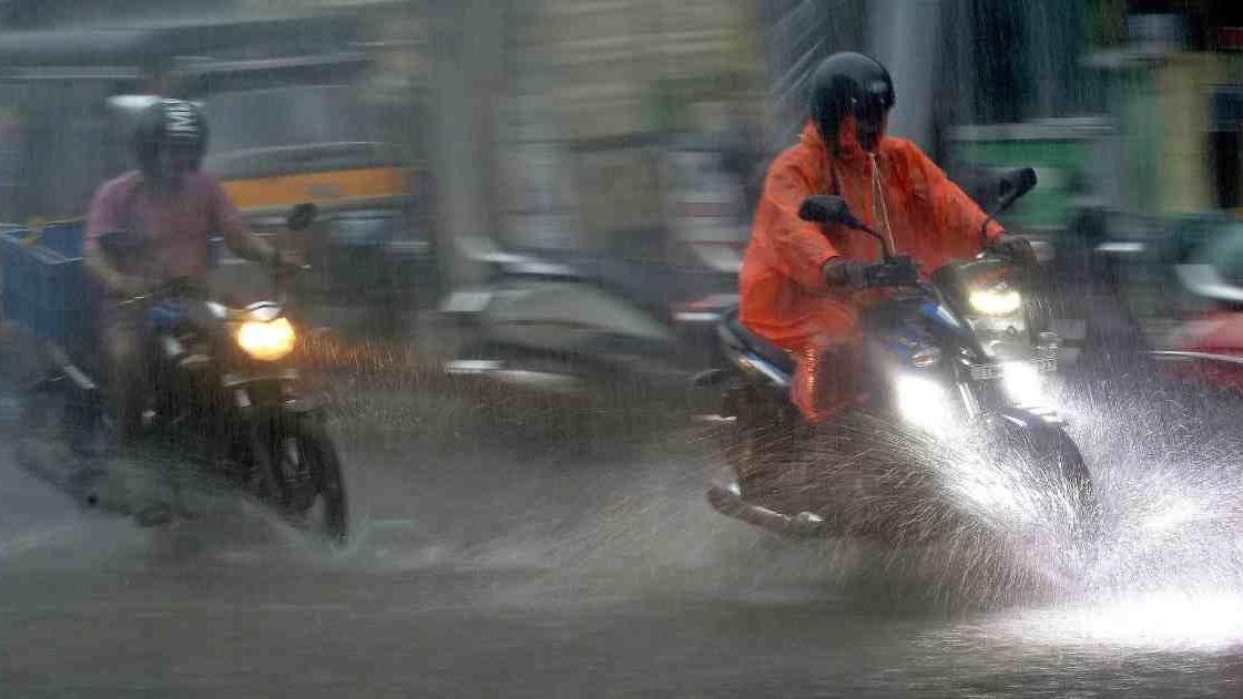 കോഴിക്കോട് രാവിലെ മുതല്‍ കനത്ത മഴ; മൂന്ന് ജില്ലകളില്‍ ഓറഞ്ച് അലര്‍ട്ട് ...