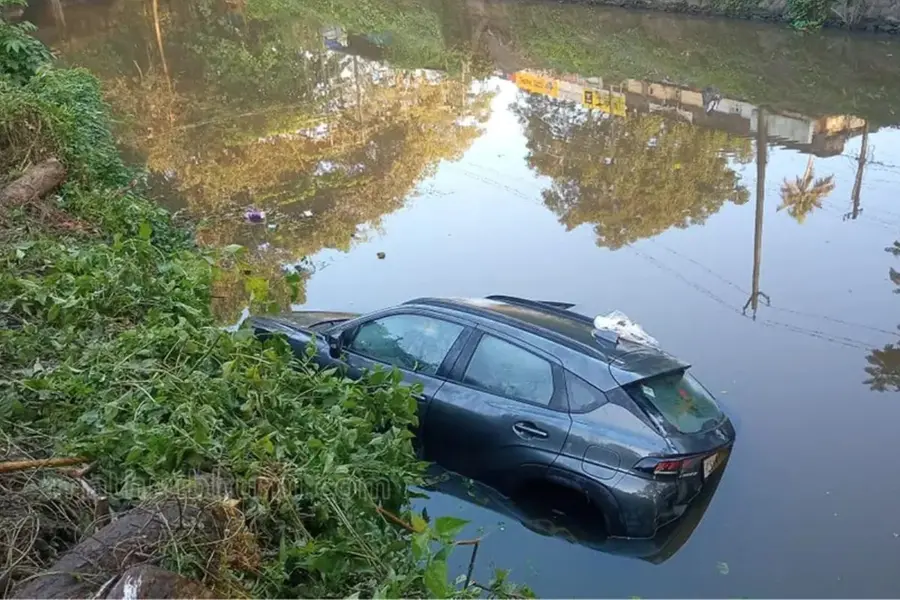 Doctor dies as car plunges into canal in Kottayam; accident goes ...