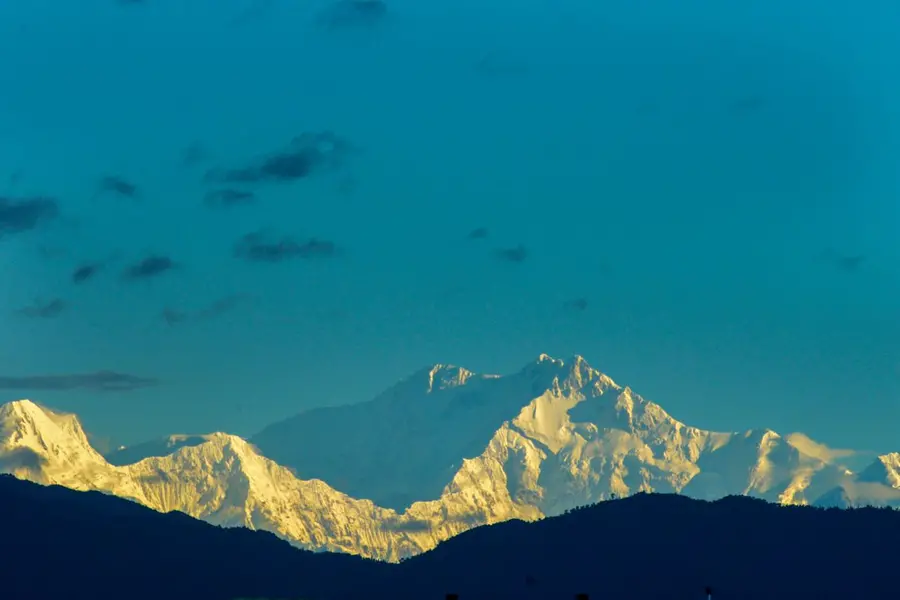 Deadly avalanche hits Nepal: At least 3 climbers killed on Yalung Ri ...