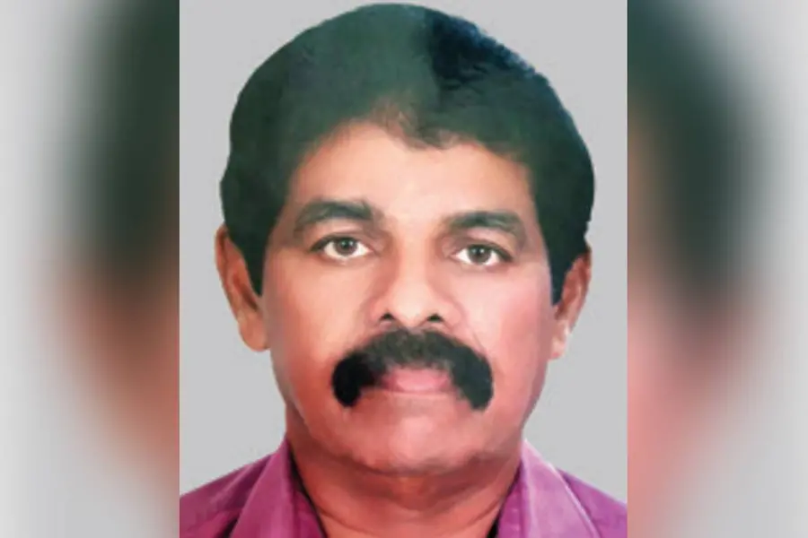 പാർക്കുചെയ്ത കാറിൽ വയോധികൻ മരിച്ചനിലയിൽ; ഹൃദയാഘാതമെന്ന് സംശയം | Mathrubhumi