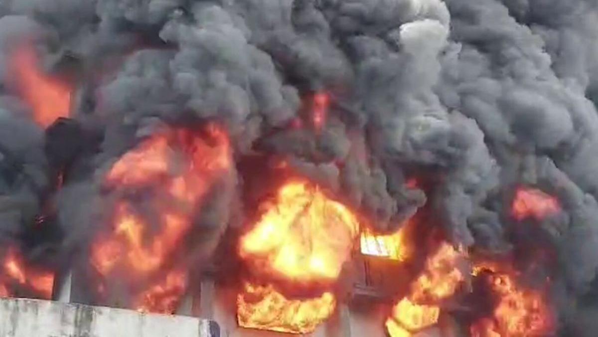 Massive fire erupts at Bhiwandi dye unit in Maharashtra | VIDEO ...
