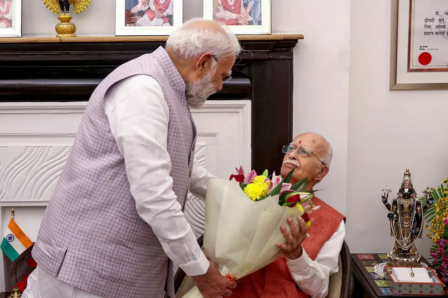 PM Modi wishes LK Advani on his birthday, calls him a ‘statesman with ...