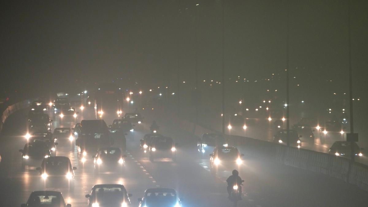 With the temperature at 11 degrees Celsius, Delhi records coldest night ...