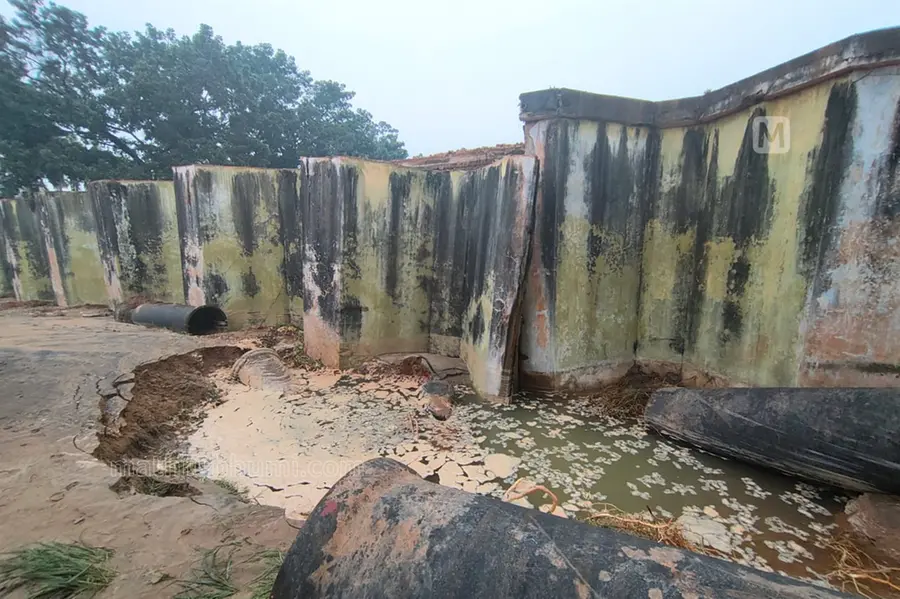 Massive water tank collapses causing flooding and widespread damage in ...