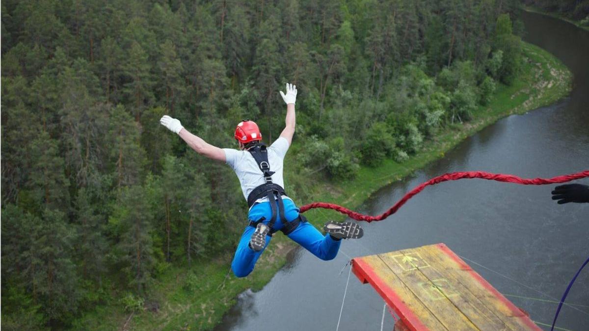Rishikesh bungee horror: Man crashes into shed after rope breaks; Left ...