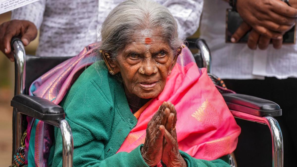 Saalumarada Thimmakka, renowned environmentalist and Padma Shri ...
