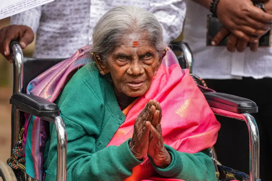 Saalumarada Thimmakka, renowned environmentalist and Padma Shri ...