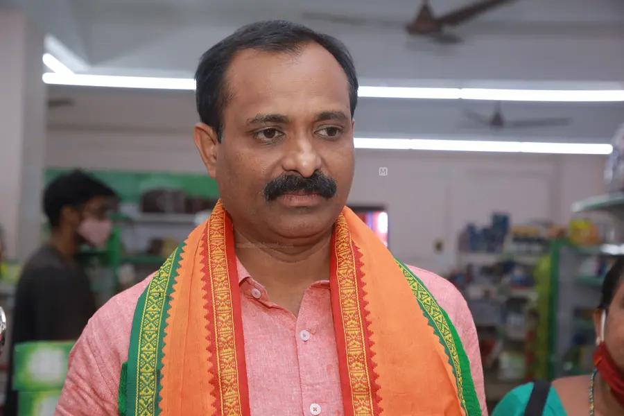 കോണ്‍ഗ്രസ് ചിത്രത്തിലില്ല; തിരുവനന്തപുരത്ത് ബിജെപിയും സിപിഎമ്മും തമ്മി ...