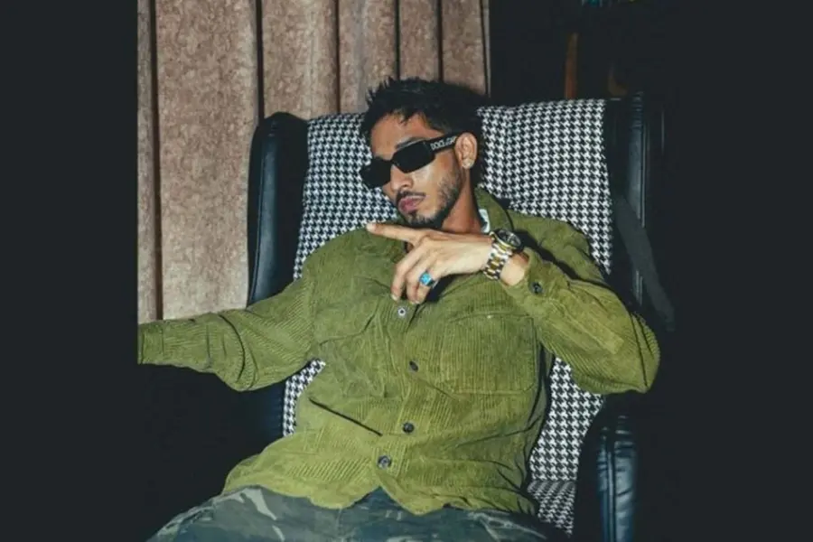 Pakistani rapper Talha Anjum sparks outrage after draping Indian flag ...