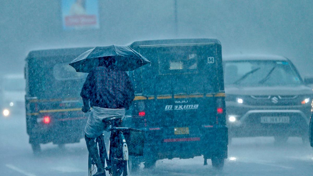 അതിശക്തമായ മഴയ്ക്ക് സാധ്യത; രണ്ട് ജില്ലകളില്‍ ഓറഞ്ച് അലര്‍ട്ട്, അഞ്ച് ...