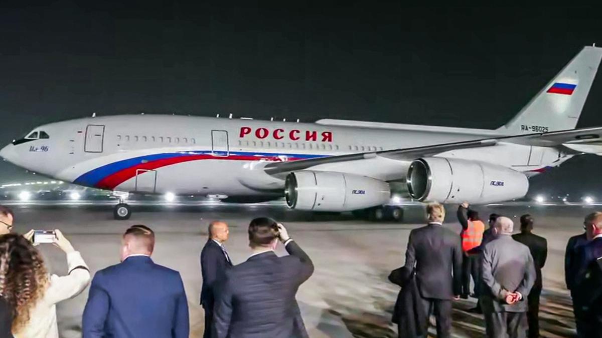 Putin's 'Flying Kremlin' tops flight tracking charts on arrival for ...