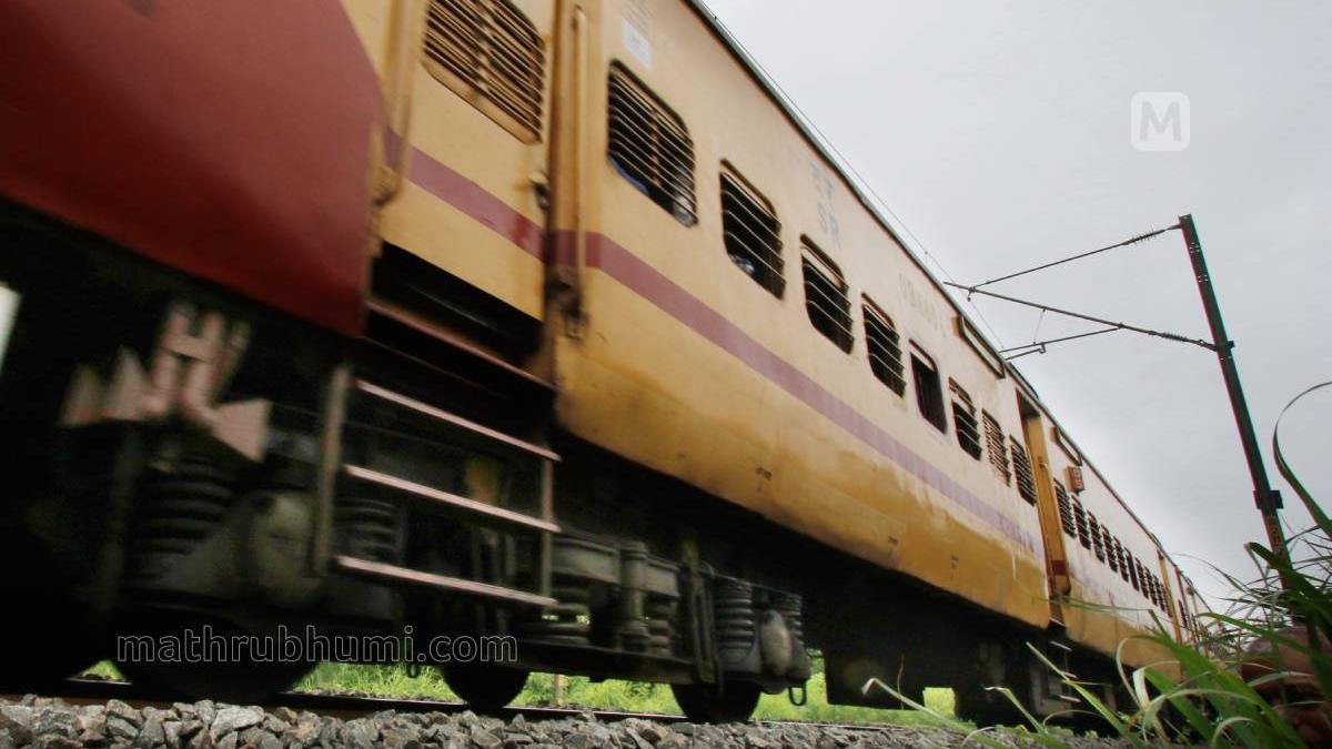 ഉത്സവ സീസൺ: കോട്ടയംവഴി മൂന്ന് സ്പെഷ്യൽ ട്രെയിൻ സർവീസുകൾ | Mathrubhumi