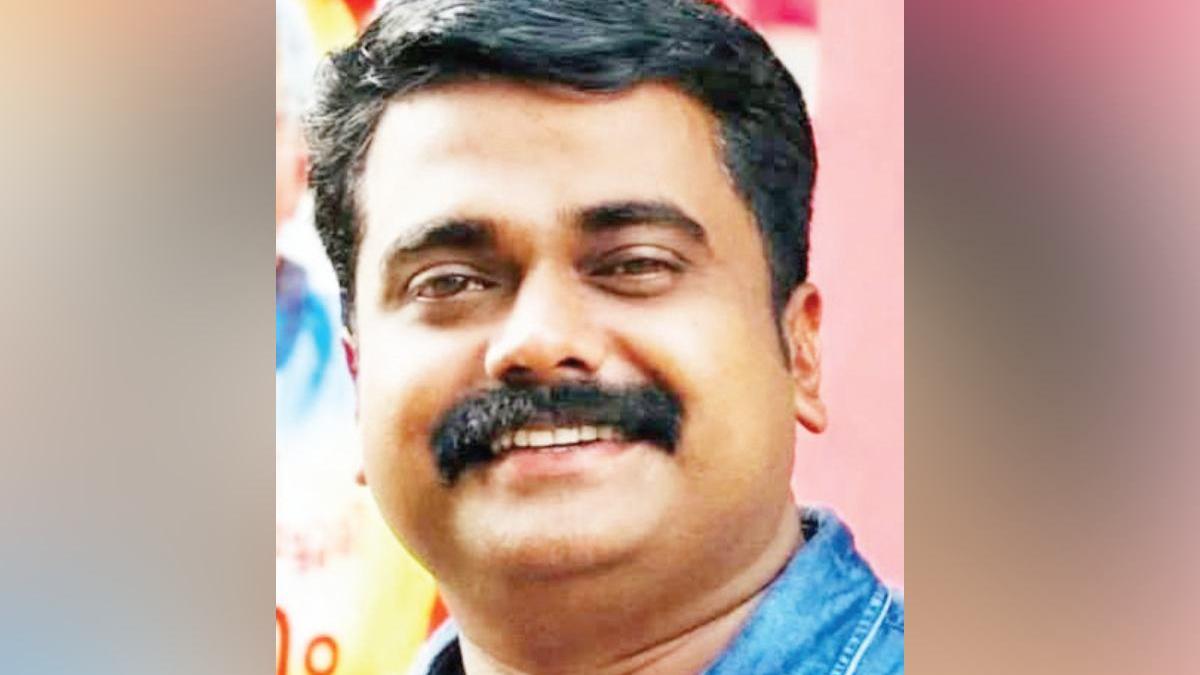 പോലീസുകാരെ ബോംബെറിഞ്ഞ് കൊല്ലാന്‍ ശ്രമിച്ച കേസില്‍ ജയിലില്‍; പയ്യന്നൂരി ...