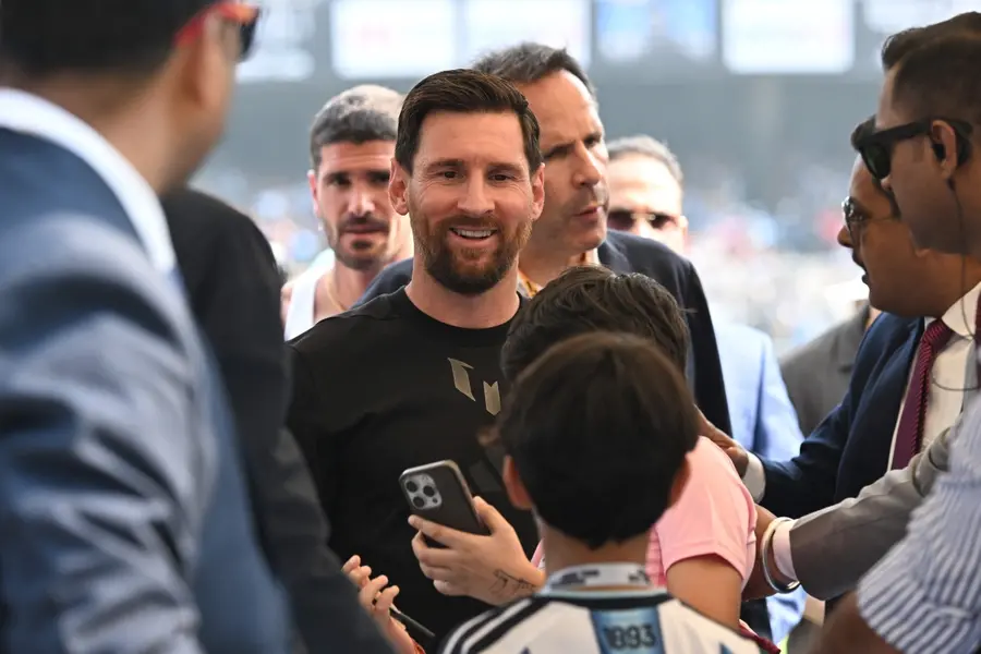 No bottles, watchtowers, 2,000 cops: Mumbai on high alert for Messi ...