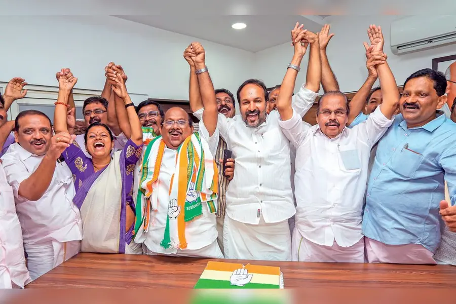 ചുവക്കാതെ കൊല്ലം കോര്‍പറേഷന്‍; പ്രമുഖരെ വീഴ്ത്തി യുഡിഎഫ് നേടിയത് ...