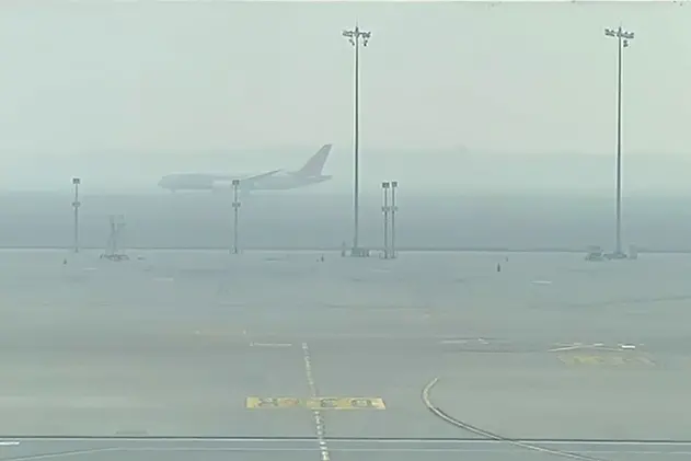 Delhi weather update: Airlines issue advisories as fog impacts flights ...