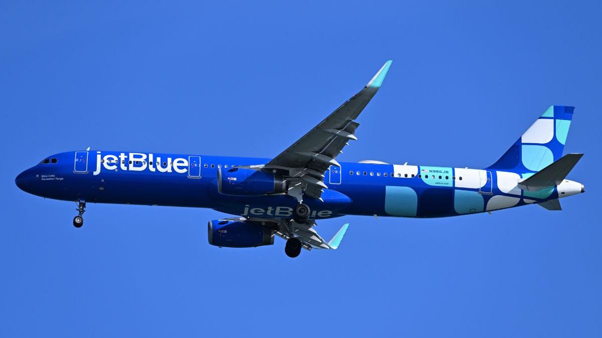 'We almost had a midair collision': JetBlue pilot slams US Air Force ...