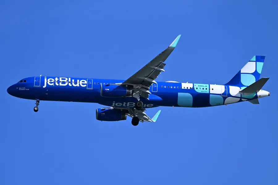 'We almost had a midair collision': JetBlue pilot slams US Air Force ...