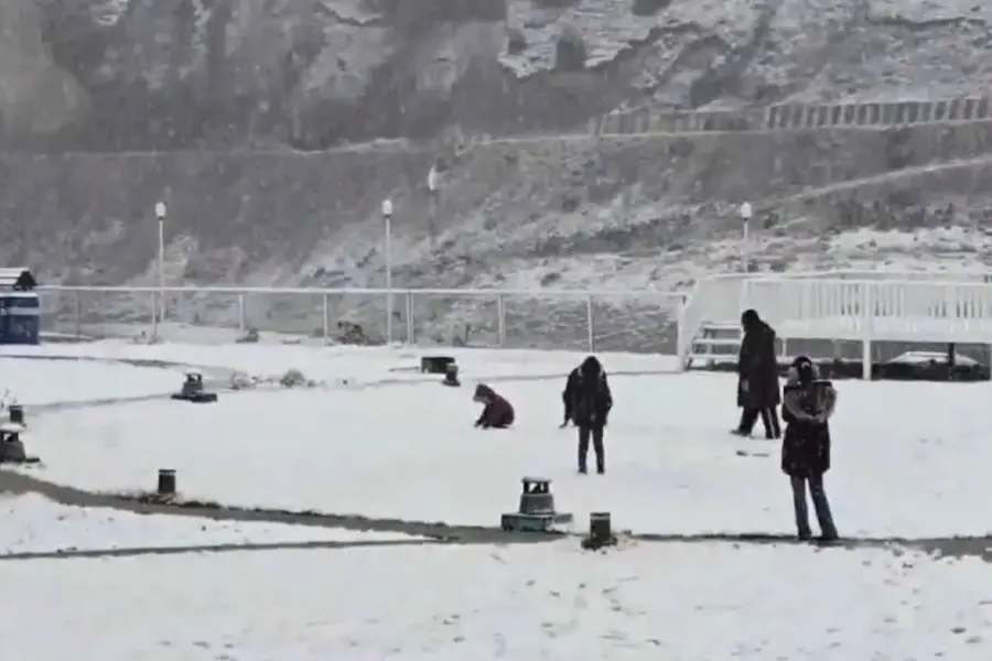 Kashmir wakes to season’s first snow as Chillai Kalan begins ...