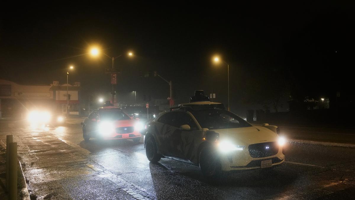 Waymo restarts San Francisco robotaxi service after weekend power failure