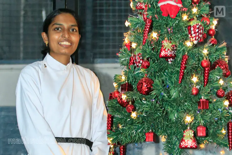 ഇരുണ്ട ക്രിസ്മസിൽ നിന്ന് പ്രകാശത്തിന്റെയും പ്രത്യാശയുടേയും പൂ ...