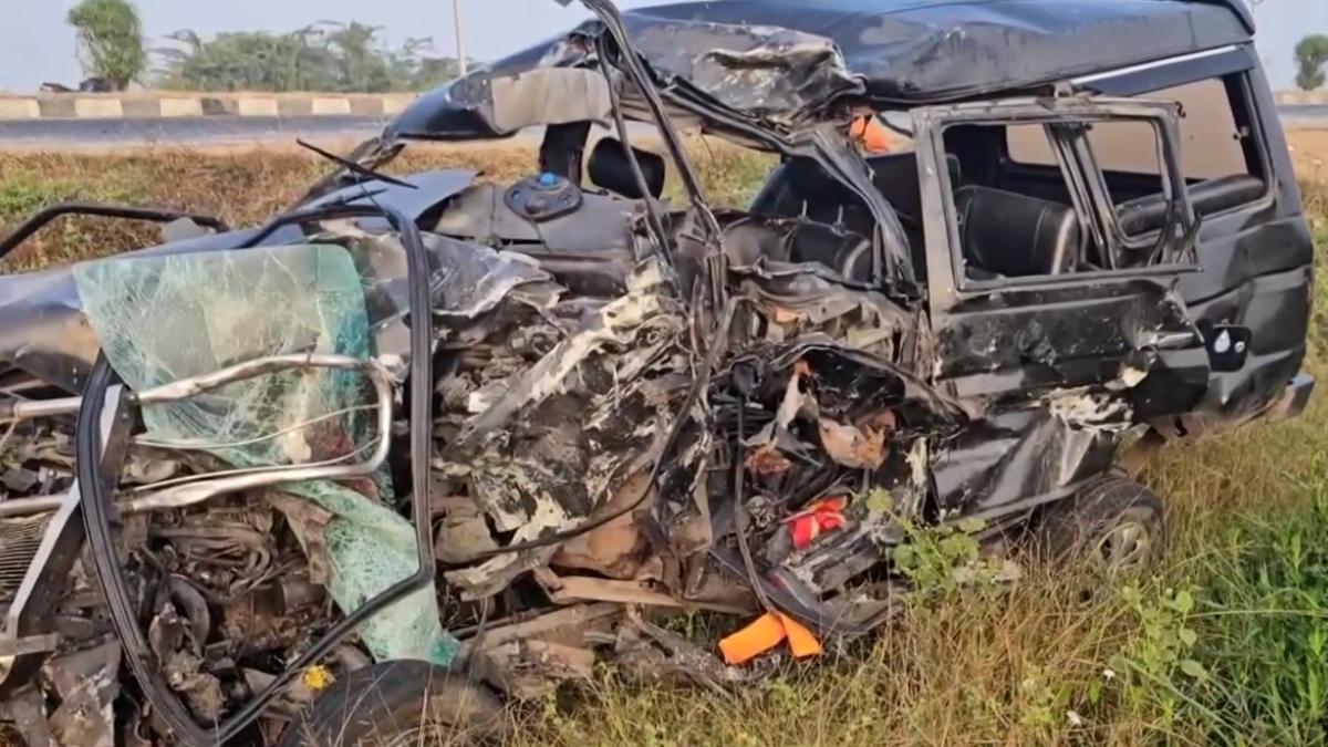 Andhra Pradesh road accident: 4 killed as speeding car collides with ...
