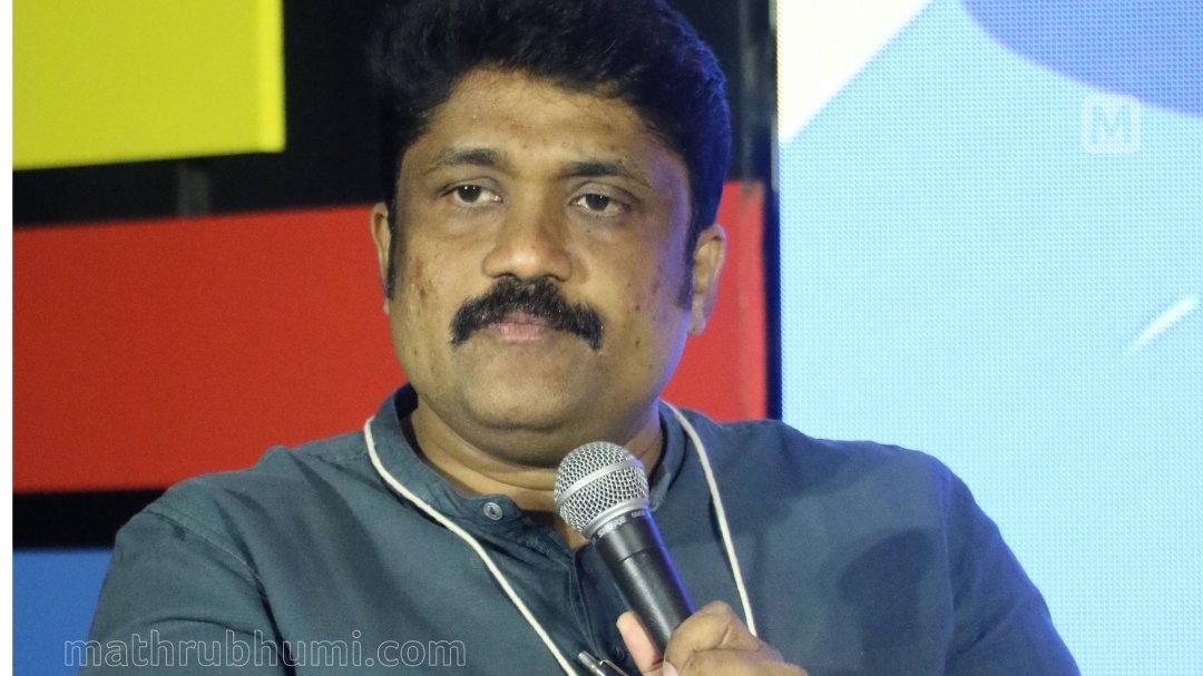 ‘എന്റെ ഇംഗ്ലീഷിലെ വ്യാകരണം തിരയുന്നവരോട് വെറുപ്പില്ല, മനുഷ്യരുടെ ...