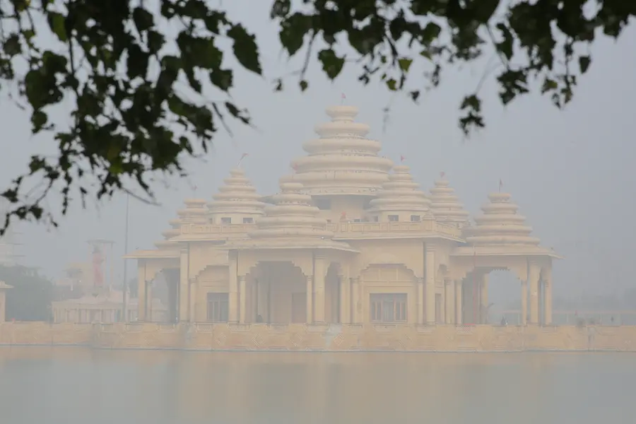 Dense fog grips Delhi-NCR as air quality worsens; Bengal braces for ...