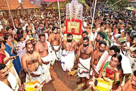 ദർശനപുണ്യമായി ചെട്ടികുളങ്ങര ധനുഭരണി എഴുന്നള്ളത്ത്