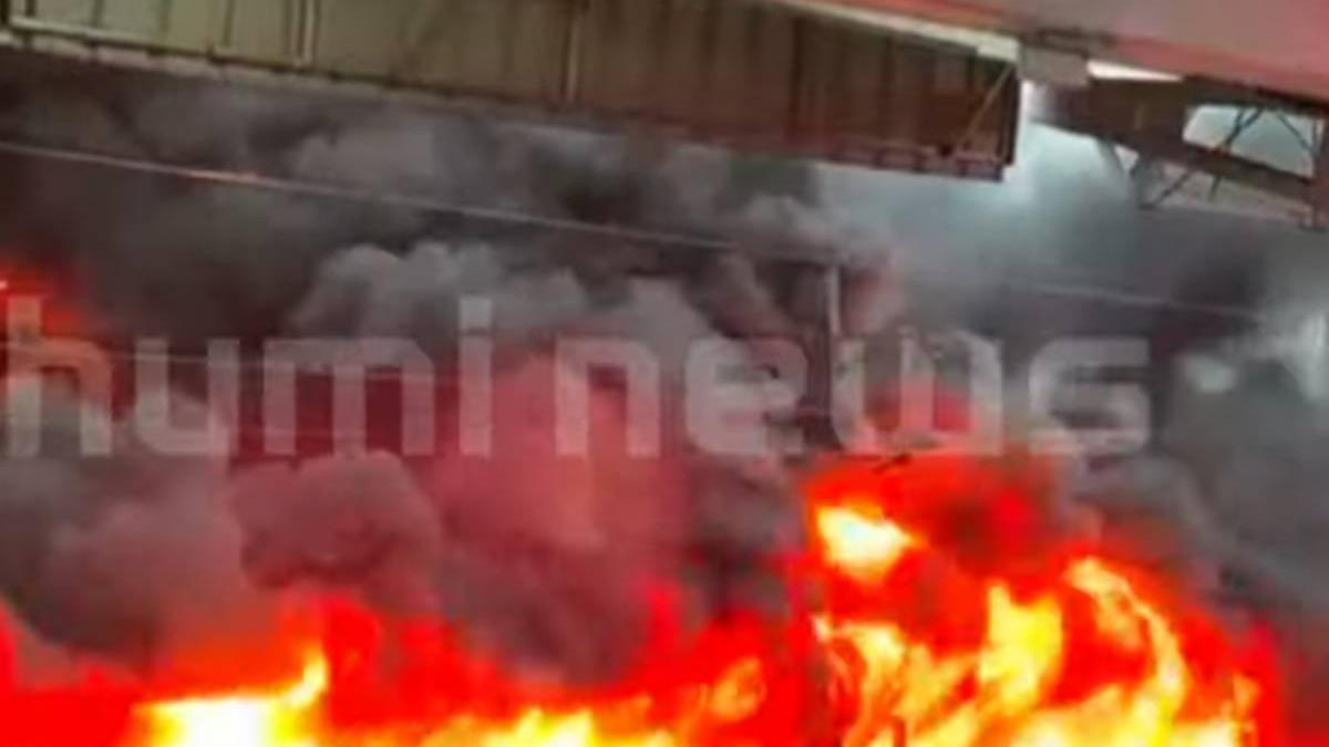 തൃശ്ശൂര്‍ റെയില്‍വേ സ്റ്റേഷനില്‍ വന്‍ തീപ്പിടിത്തം; നൂറിലേറെ ബൈക്കുകള് ...