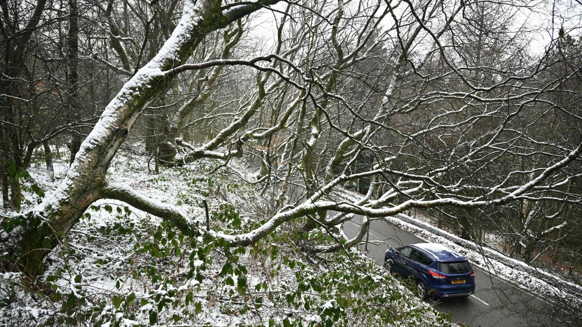 Britain on alert as Storm Goretti brings ‘risk to life’ winds, heavy ...