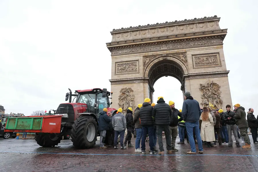 France farmers roll into Paris with tractors against EU-Mercosur trade ...