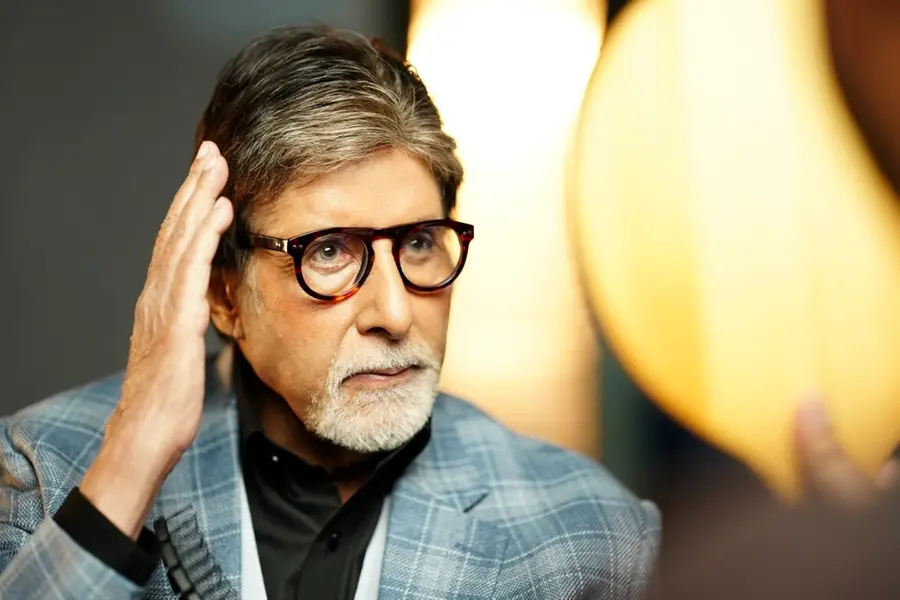 Big B’s visit sparks crowd surge in Surat; gates break, fans injured ...