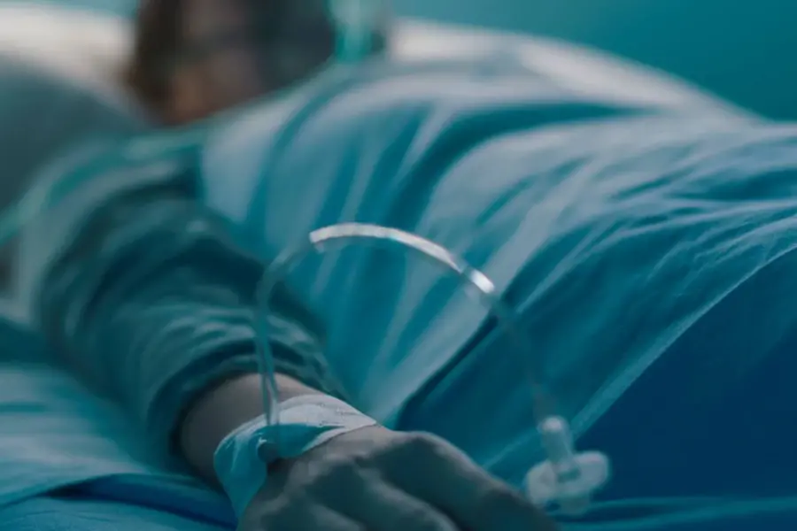 സ്കൂൾ കെട്ടിടത്തിൽനിന്ന് പ്ലസ് ടു വിദ്യാർഥിനി ചാടി, ഗുരുതര പരിക്ക് ...