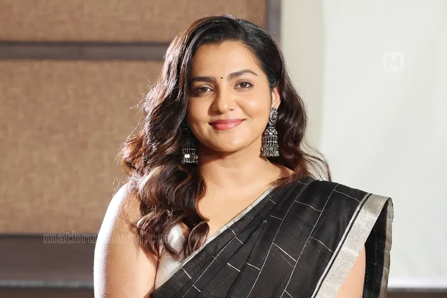 അണ്ഡം ശീതീകരിച്ചിട്ടില്ല, കുഞ്ഞുങ്ങളെ ദത്തെടുക്കാൻ ആ ഗ്രഹം, കുട്ടിയുടെ ...
