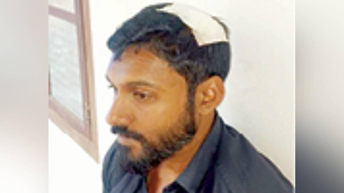 പഞ്ചായത്ത് നിർമിച്ച ഊഞ്ഞാൽ പൊട്ടിവീണ് യുവാവിന് പരിക്ക്; തലയ്ക്ക് ഒൻപത് ...