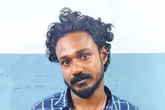 കക്കൂസിൽ കഞ്ചാവുചെടി വളർത്തിയ യുവാവ് പിടിയിൽ; വാഹനാപകടത്തിൽ കാൽപാദം ...