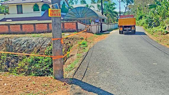 Lack of railings on Thekkemam road canal bridge endangers travelers ...