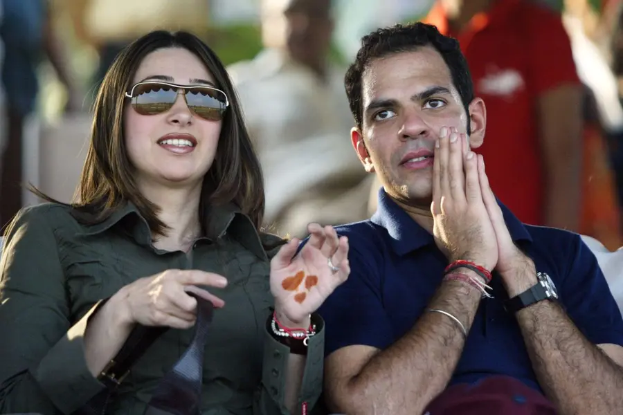 SC seeks Karisma Kapoor's reply on plea for copy of divorce settlement ...
