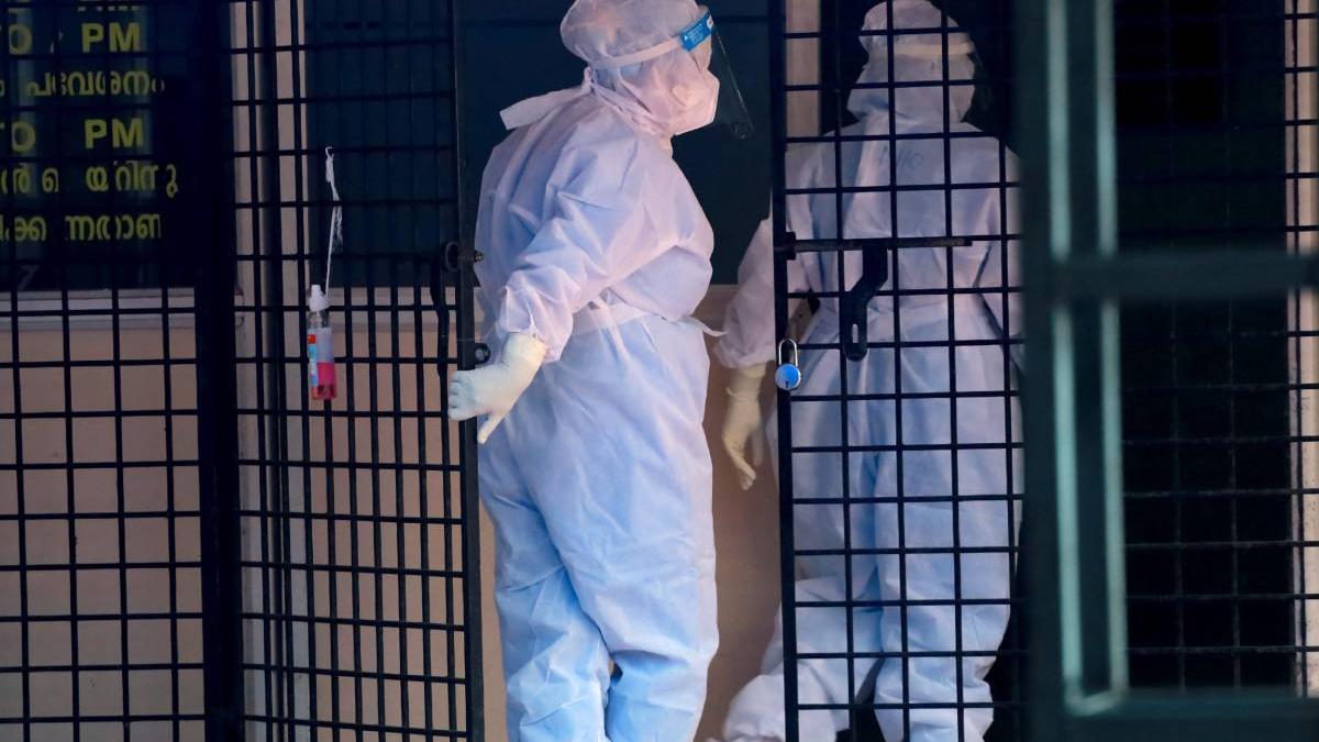 പശ്ചിമ ബംഗാളിൽ‌ ഒരാഴ്ചയ്ക്കിടെ അഞ്ചുപേർക്ക് നിപ സ്ഥിരീകരിച്ചു, നൂറോളം ...