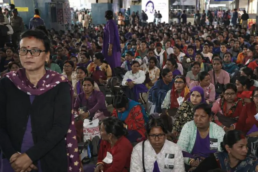 Bengal ASHA workers cry foul as police, buses blocked; Road and rail ...
