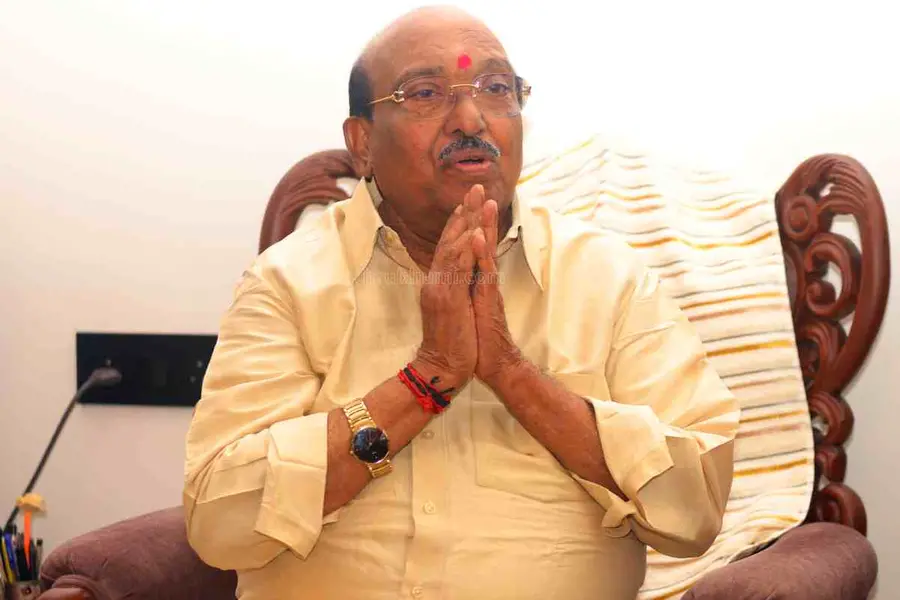 പദ്മഭൂഷൺ സവിനയം സ്വീകരിക്കുന്നു,സാമൂഹികസത്യങ്ങൾ പച്ചയായി പറഞ്ഞതിനുള്ള ...