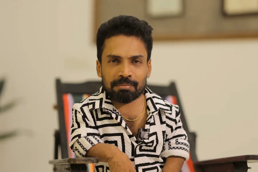 താഴെ വീണാൽ ഉത്തരവാദിത്വം ഏൽക്കാനാകില്ലെന്ന് ആ അധ്യാപകൻ, അമ്മയുടെ ...
