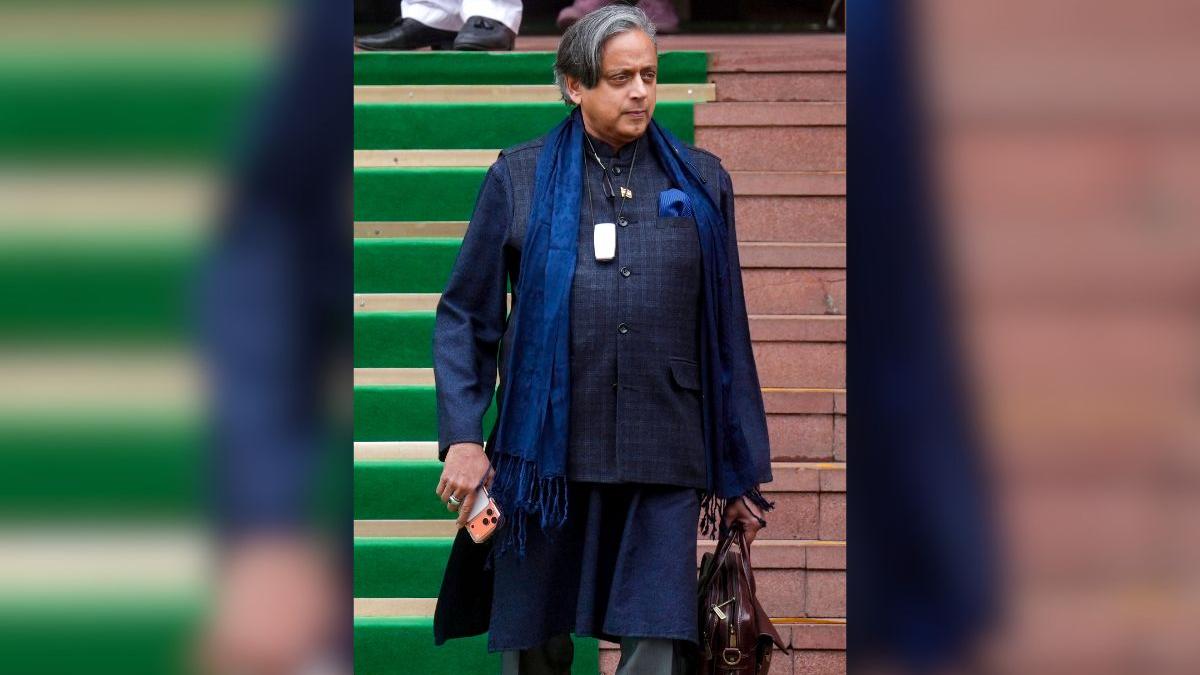 BREAKING: Shashi Tharoor meets Rahul Gandhi, Mallikarjun Kharge amid ...