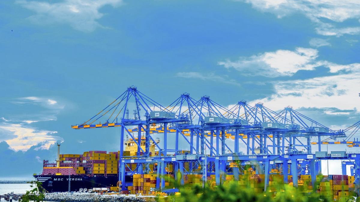 വിഴിഞ്ഞത്തിൻ്റെ കൈപിടിച്ച്; 30,000 കോടി നിക്ഷേപം, പ്രതിരോധ ഇടനാഴി ...