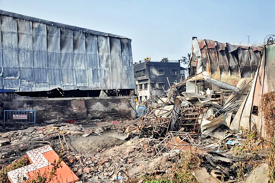 Kolkata warehouse fire: Wow! Momo manager, deputy held as death toll ...
