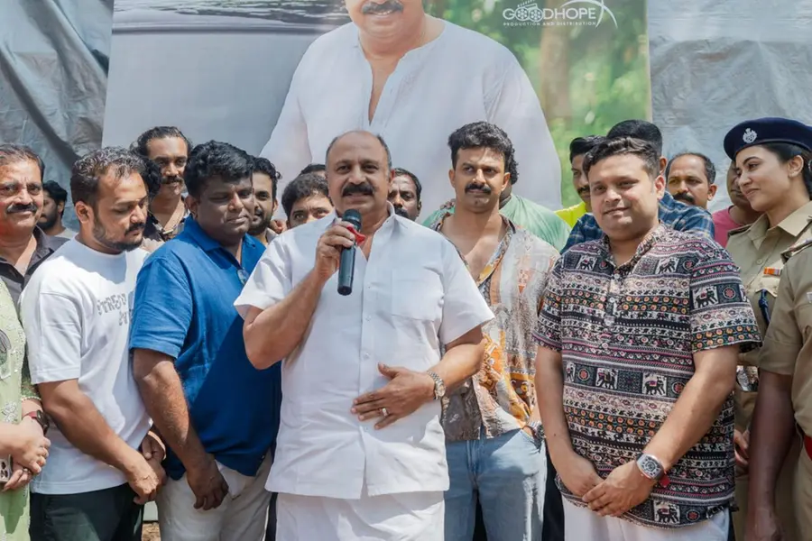 Siddique celebrates 40-year acting journey with ‘Aaram’ team ...