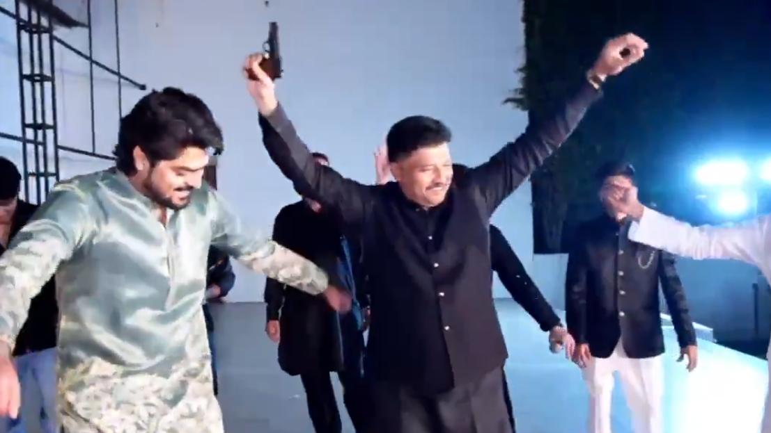 K’taka Congress leader under probe for flaunting guns in viral ‘Fa9la ...