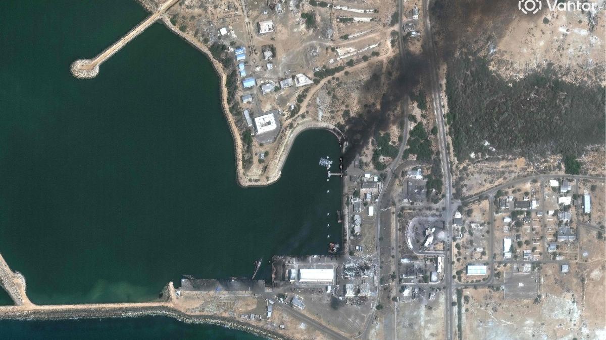 Satellite image shows 3 Iranian ships sunk, Konarak port on fire ...